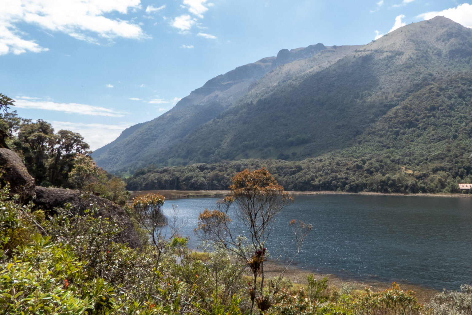 Quilotoa Lake: A Guide to Ecuador’s Breathtaking Crater Lagoon