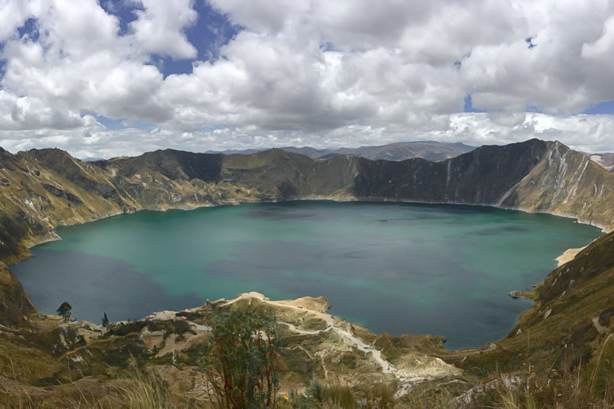 Quilotoa Lake: A Guide to Ecuador’s Breathtaking Crater Lagoon